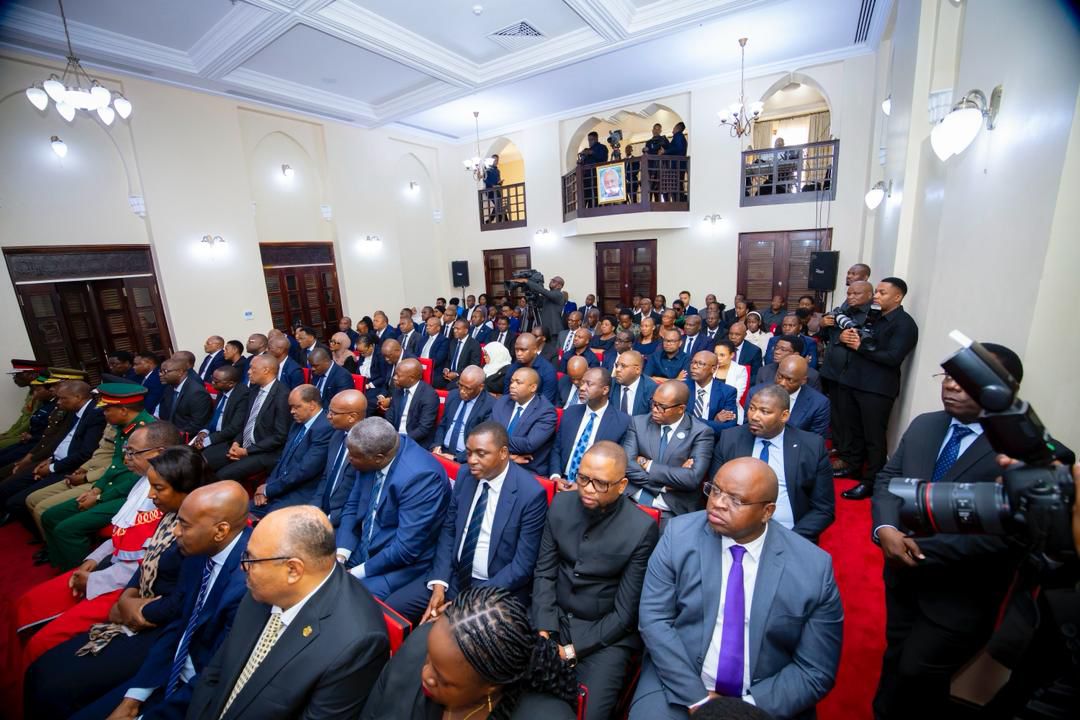 RAIS SAMIA AWAAPISHA VIONGOZI MBALIMBALI ALIOWATEUA - habari mpya leo ...